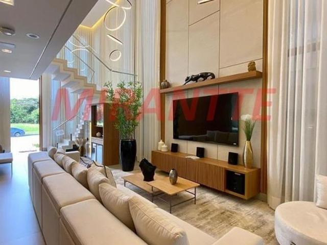 Cond. fechado de 400m² com 6 quartos