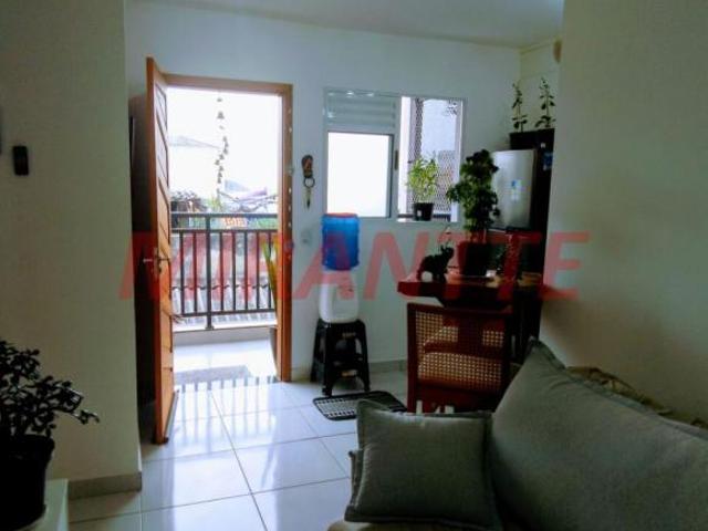 Cond. fechado de 40m² com 2 quartos