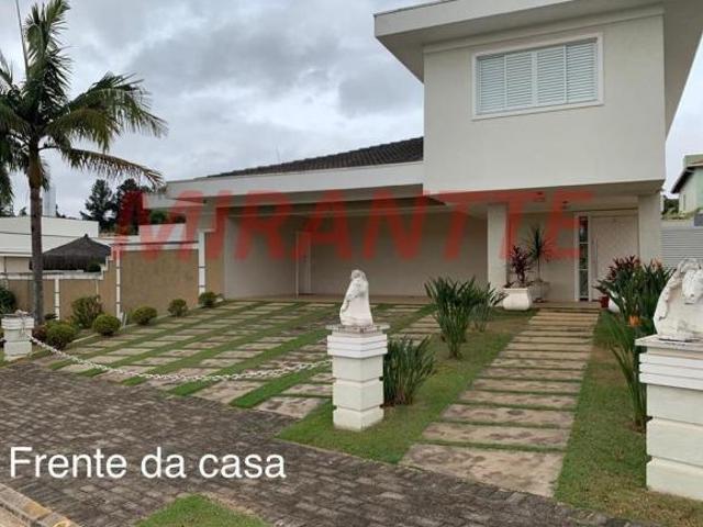 Cond. fechado de 418m² com 3 quartos