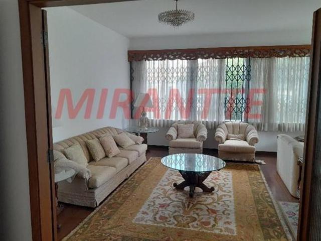 Cond. fechado de 411m² com 4 quartos