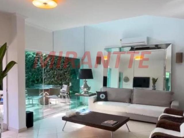 Cond. fechado de 420m² com 6 quartos