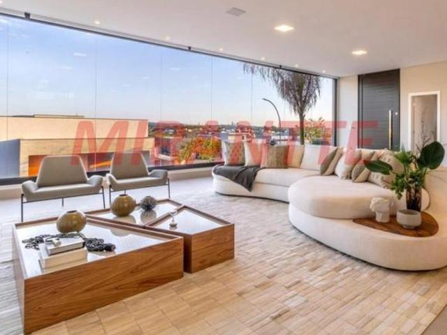 Cond. fechado de 435.7m² com 3 quartos