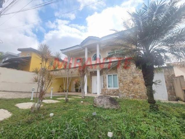 Cond. fechado de 448.16m² com 4 quartos
