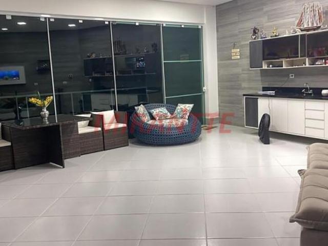 Cond. fechado de 450m² com 3 quartos