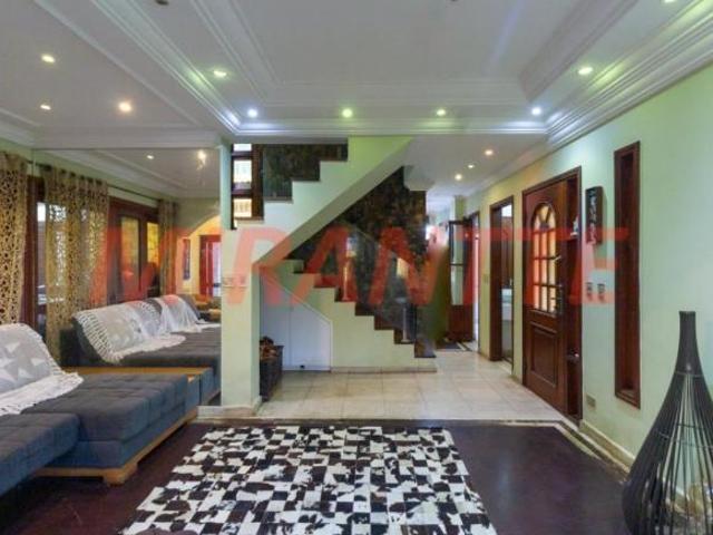 Cond. fechado de 450m² com 4 quartos
