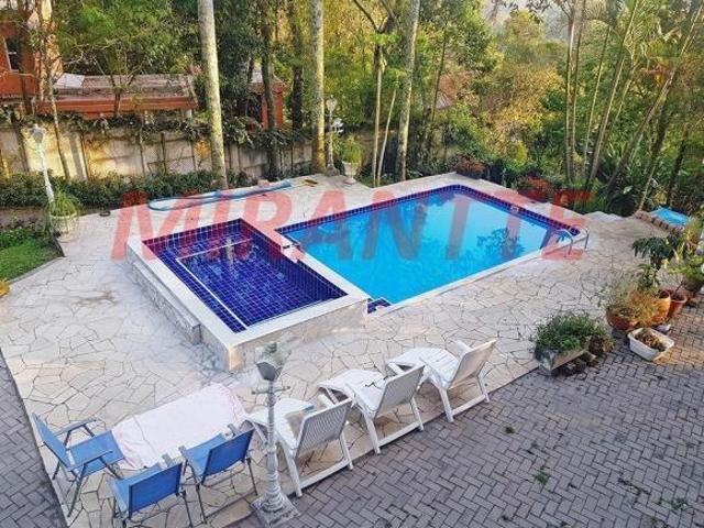 Cond. fechado de 460m² com 4 quartos