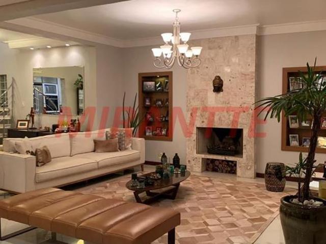 Cond. fechado de 494m² com 4 quartos