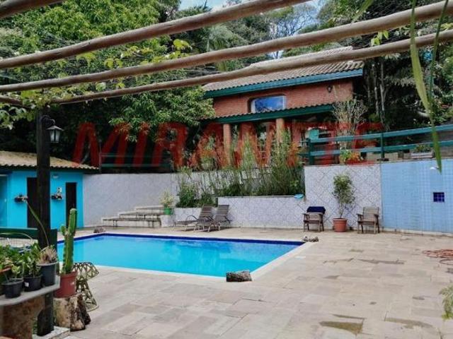 Cond. fechado de 500m² com 4 quartos