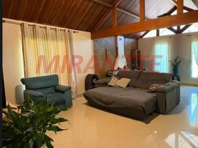 Cond. fechado de 550m² com 3 quartos
