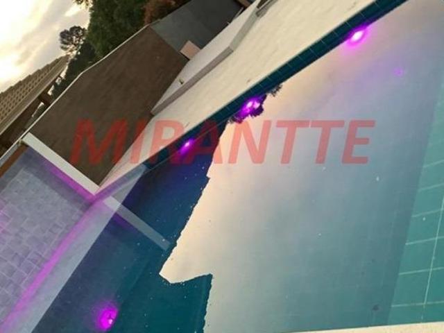 Cond. fechado de 580m² com 4 quartos