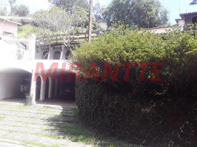 Cond. fechado de 600m² com 3 quartos