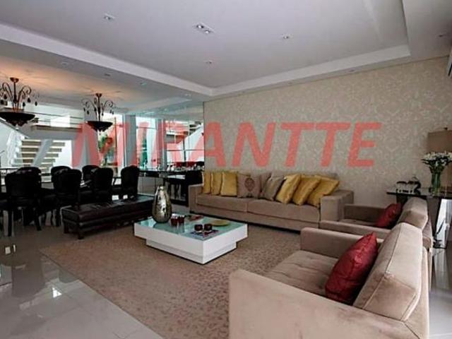Cond. fechado de 600m² com 4 quartos