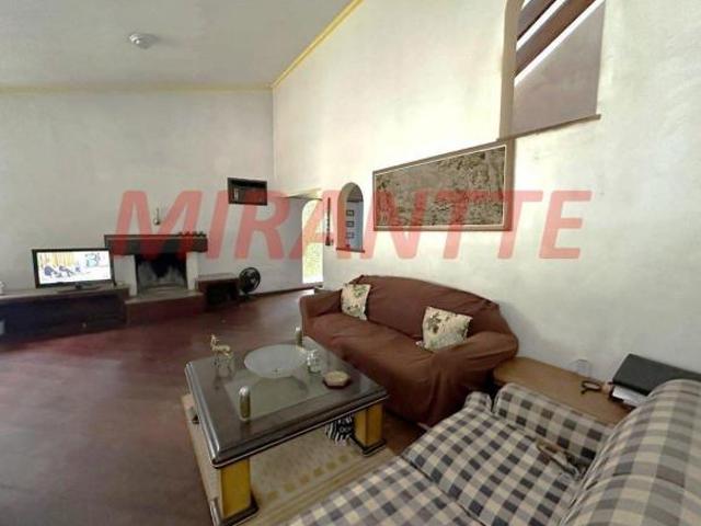 Cond. fechado de 600m² com 4 quartos