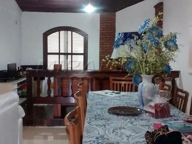 Cond. fechado de 700m² com 3 quartos