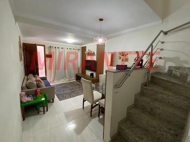 Cond. fechado de 74m² com 2 quartos