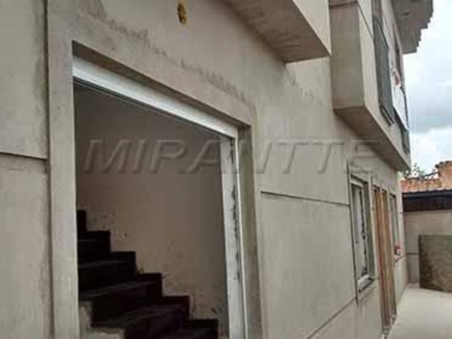 Cond. fechado de 75m² com 2 quartos