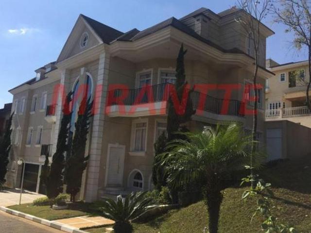 Cond. fechado de 800m² com 4 quartos
