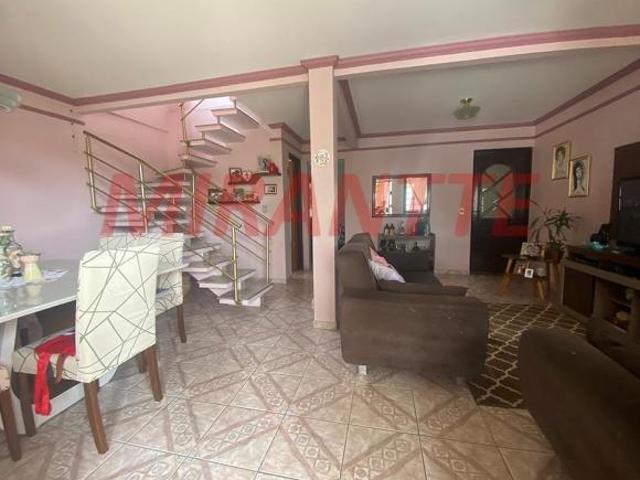 Cond. fechado de 82m² com 3 quartos