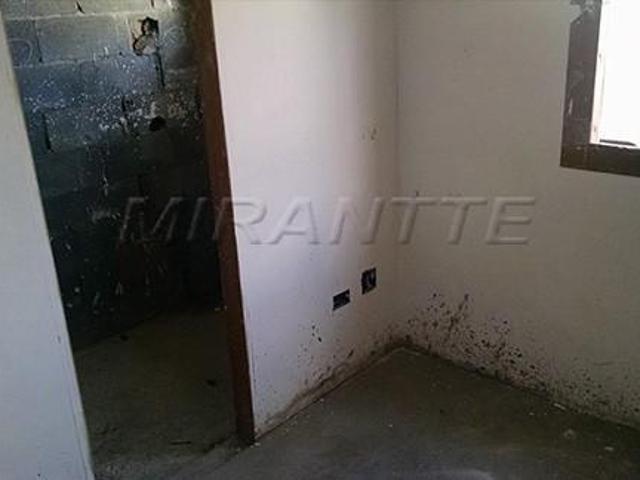 Cond. fechado de 90m² com 2 quartos