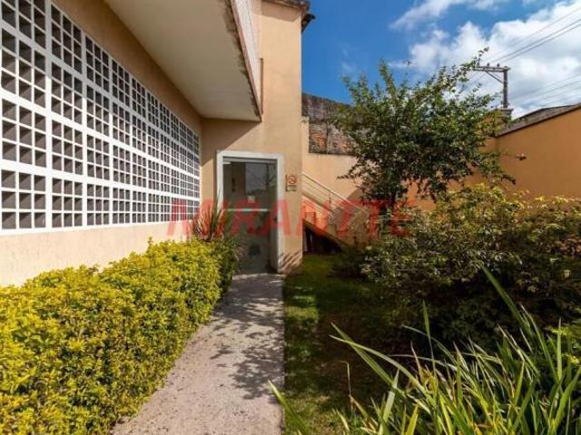 Cond. fechado de 98m² com 3 quartos