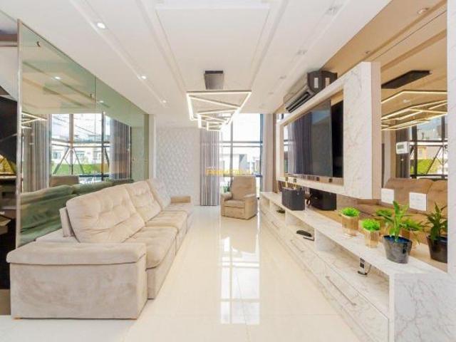 Cond. Plaza Madrid Casa 4 dormitórios, sendo 4 suites e 7 vagas no Neoville