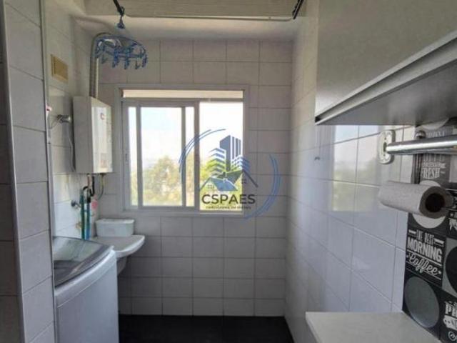 Cond. Spazio, apartamento repleto de planejados, cozinha com armários e cooktop, guarda roupas