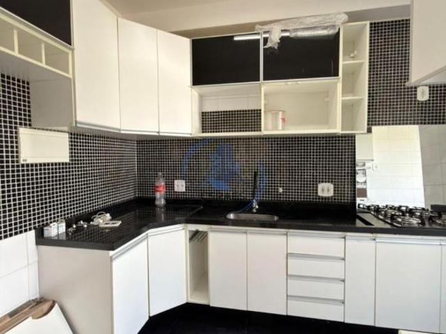 Cond. Spazio, apartamento repleto de planejados, cozinha com armários e cooktop, guarda roupas
