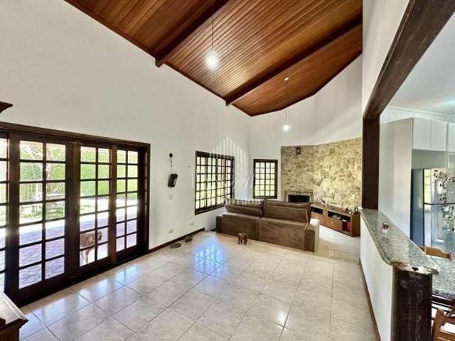 Cond Vila Velha Casa 80% TÉRREA, 3 suítes! Lote 1.546m² plano!