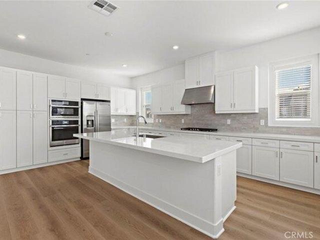 condo 4 bedroom, Irvine CA 92618 DS88357367