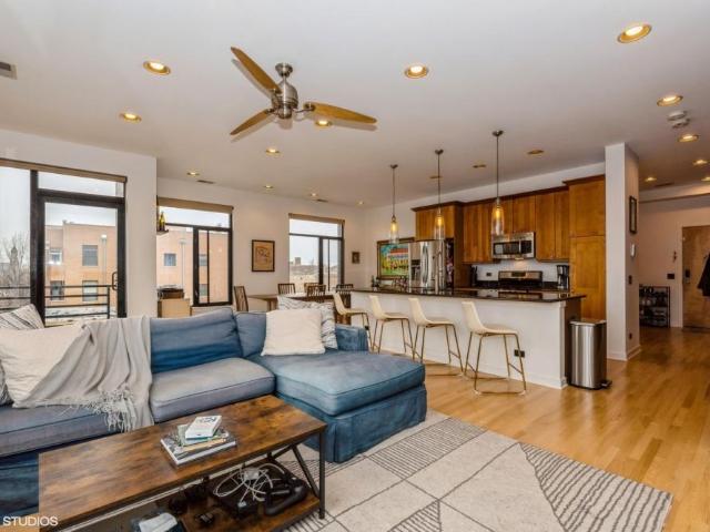 condo 3 bedroom, Chicago IL 60613 DS88085722