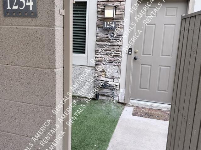 Lowest Price ! Condo w/ 1Car garage 2 bed 1 1/2 Bath, Community Pool