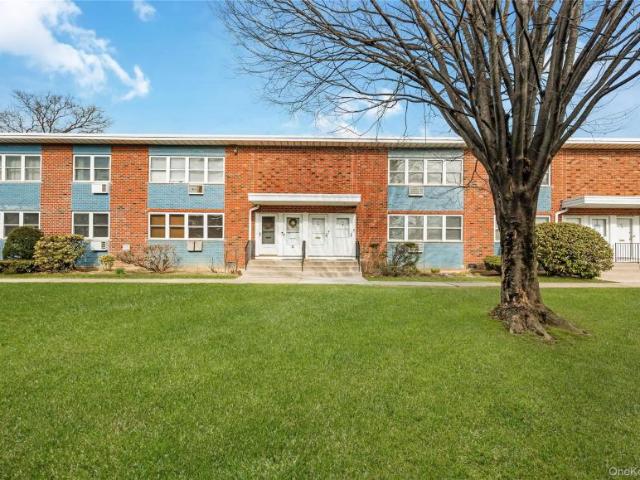 condo West Babylon NY DLS100670661