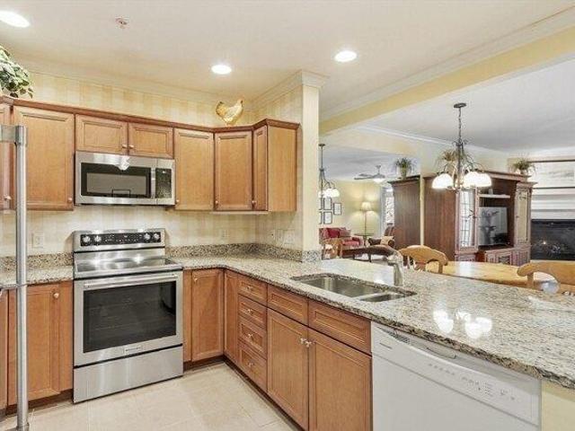condo with 1 bedroom, Tewksbury MA ES103849257