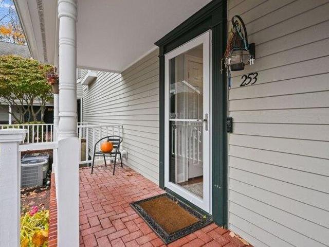 condo with 1 bedroom, Trumbull CT ES104114864