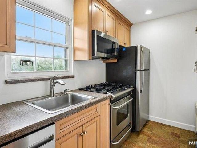 condo with 1 bedroom, Verona NJ ES104543768