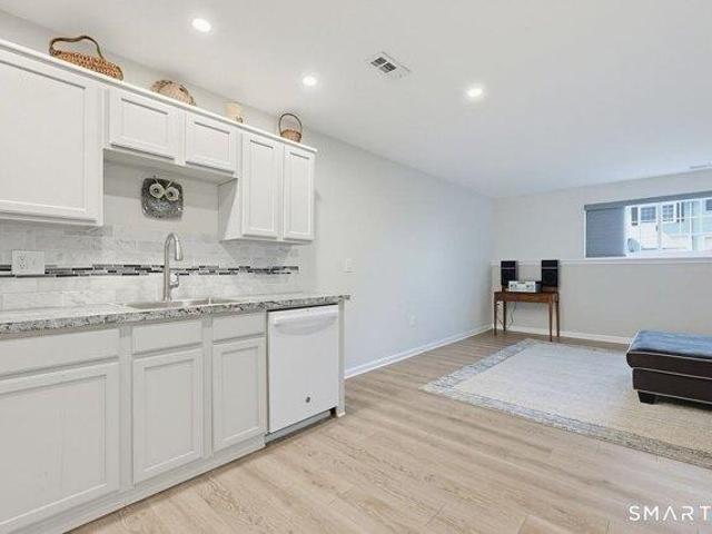condo with 1 bedroom, Waterford CT ES104442219