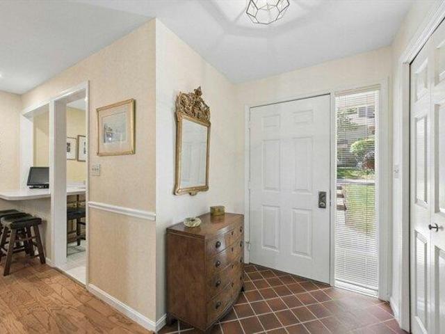 condo with 1 bedroom, Wayland MA ES103099784