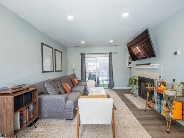 condo with 1 bedroom, Wayne NJ DLS102254143