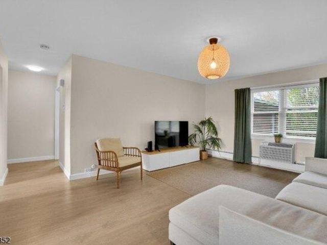 condo with 1 bedroom, Wayne NJ DLS102317392