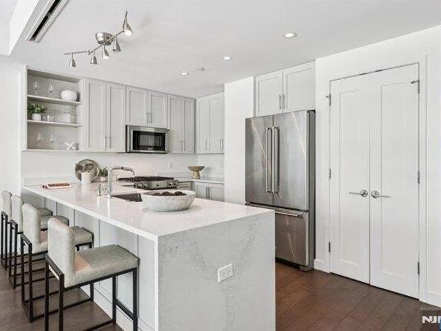 condo with 1 bedroom, Weehawken NJ DS101746803