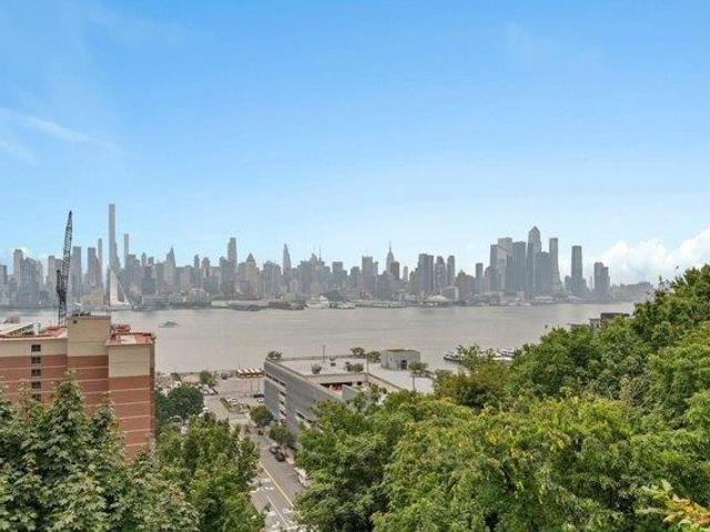 condo with 1 bedroom, Weehawken NJ DS102584773