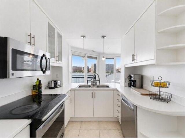 condo with 1 bedroom, Weehawken NJ ES103159903