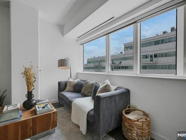 condo with 1 bedroom, Weehawken NJ ES104809812