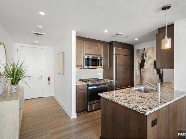 condo with 1 bedroom, Weehawken NJ ES104906875