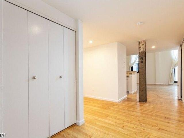 condo with 1 bedroom, Weehawken NJ ES104235414