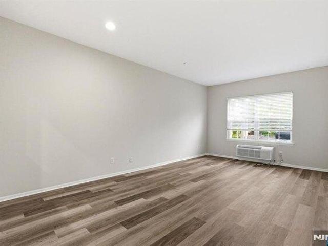 condo with 1 bedroom, West Milford NJ ES104442822