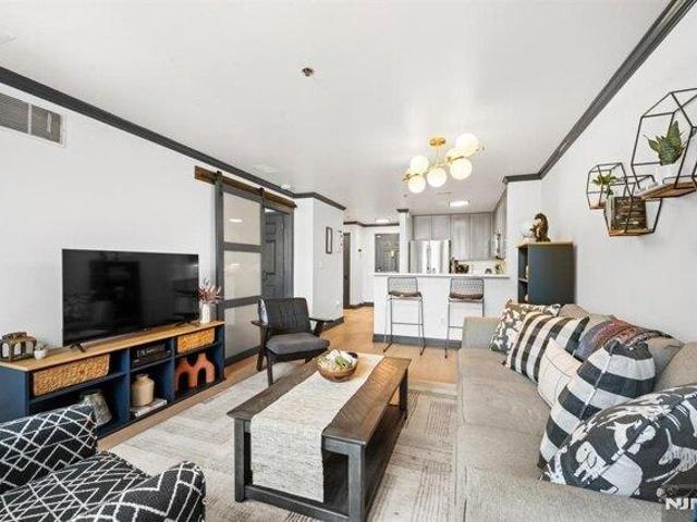 condo with 1 bedroom, West New York NJ DS102799453