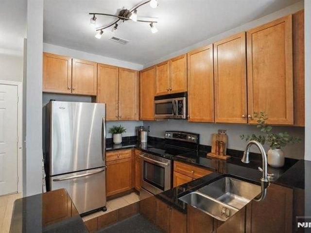 condo with 1 bedroom, West New York NJ ES105157527