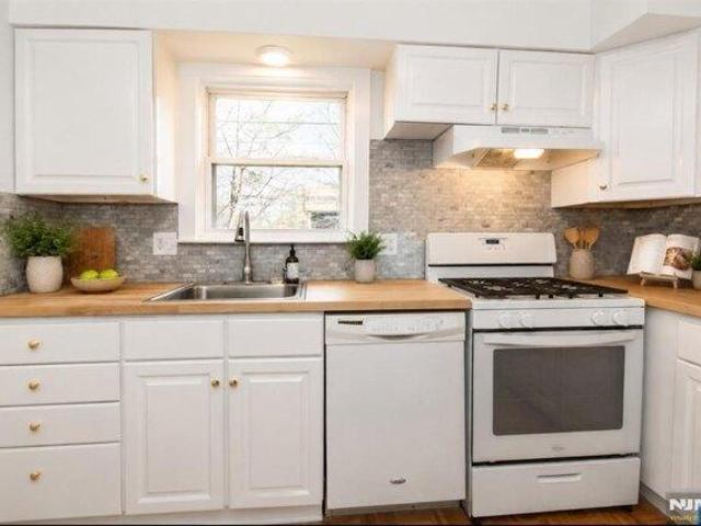 condo with 1 bedroom, West Orange NJ ES104509953