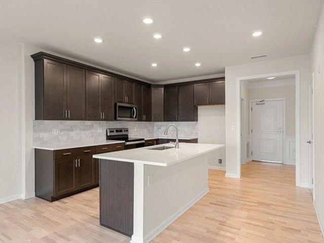 condo with 1 bedroom, Westborough MA DS102591626